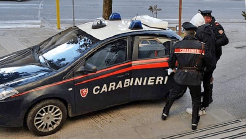 Napoli, pusher in casa ai domiciliari: preso 26enne a Marianella