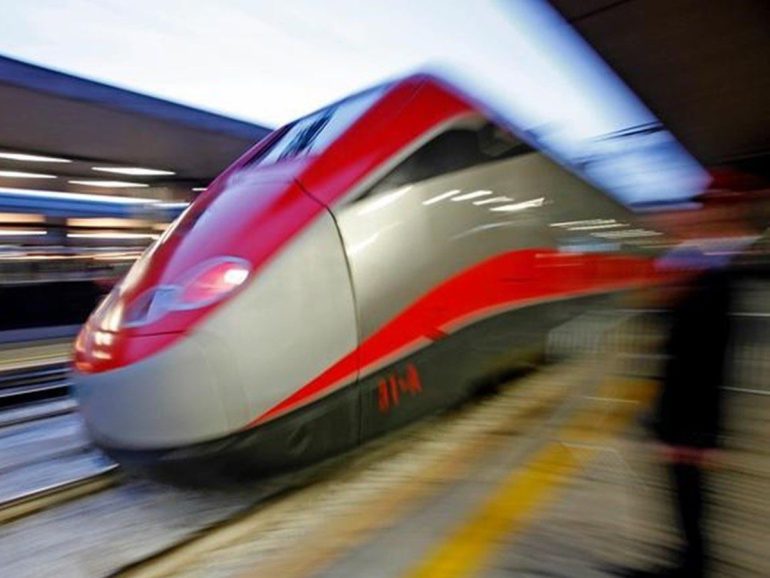 Trenitalia lancia il primo Frecciarossa diretto Lecce-Napoli: viaggio ...