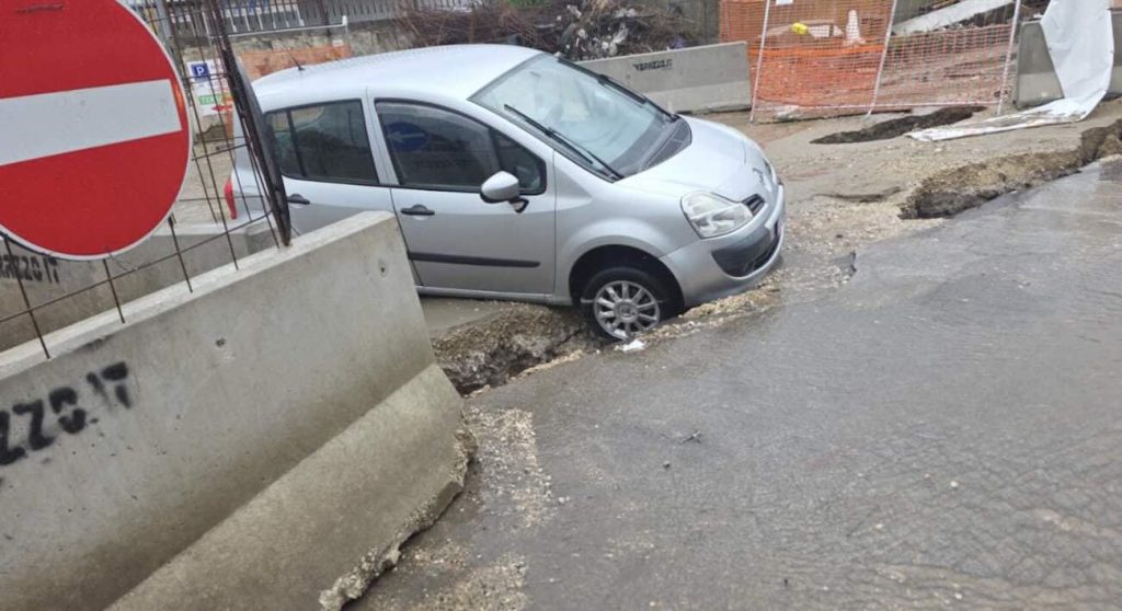 Severe weather causes a collapse on Via Appia, bringing Giugliano ...