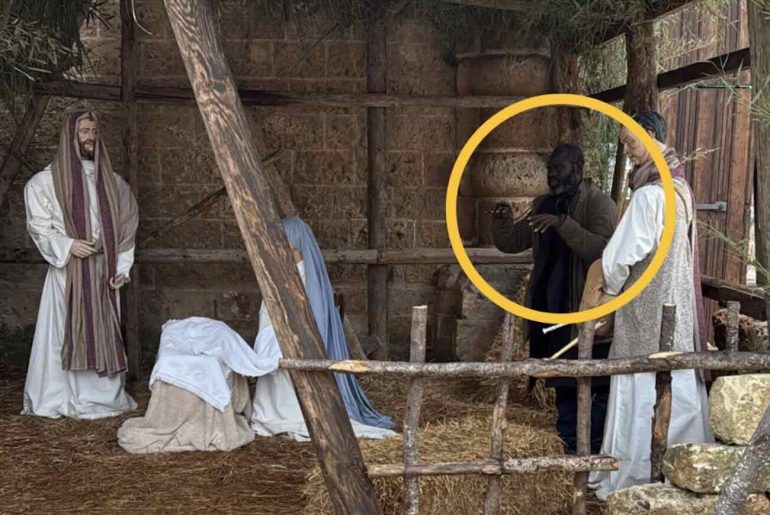 Fugitive arrested in nativity scene: he was pretending to be a statue