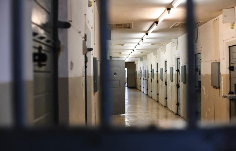 Assalto al furgone di una ditta: arrestato bandito a Massa di Somma