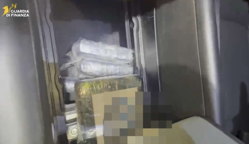 Napoli, colpo da 10 milioni di euro ai narcos tra Italia e Spagna: 6 ...