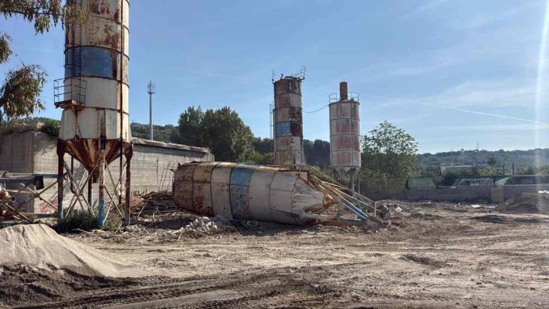 Quarto, giù i silos dell'ex cementificio della camorra: sorge un grande ...