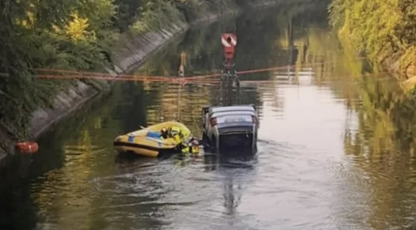 Auto con 9 ragazzi a bordo precipita nel canale a Senago: morti 3 ...
