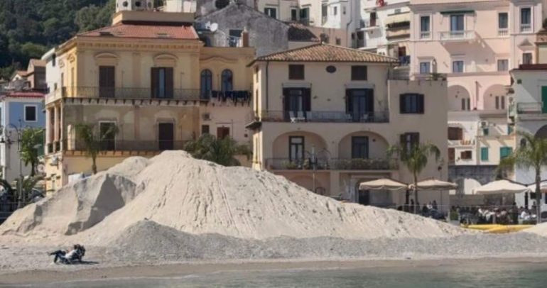 Cetara, la Procura blocca di nuovo i lavori sulla spiaggia: stop al ...