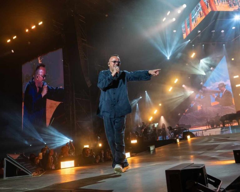 Diecimila fan per Gigi D'Alessio alla Reggia: la magia del debutto ...