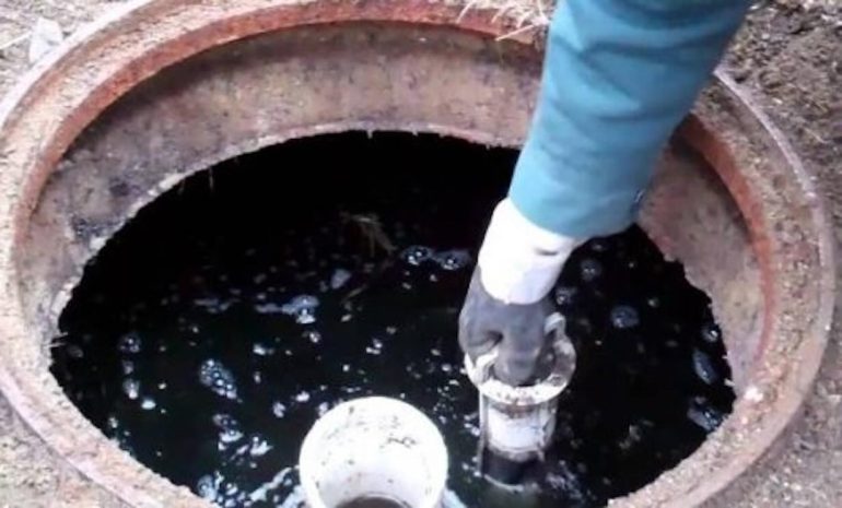 Dramma a Ercolano, muore operaio di 58 anni: stava spurgando un pozzo nero