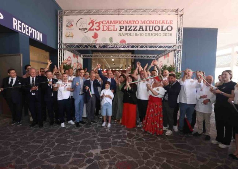 Napoli capitale mondiale della pizza: al via il XXIII Campionato del ...
