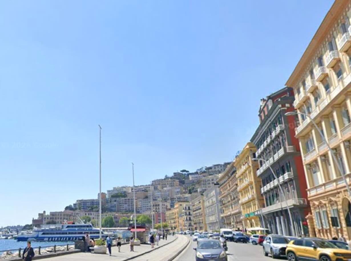 Napoli, in fuga dai carabinieri in scooter investe e uccide un pedone ...