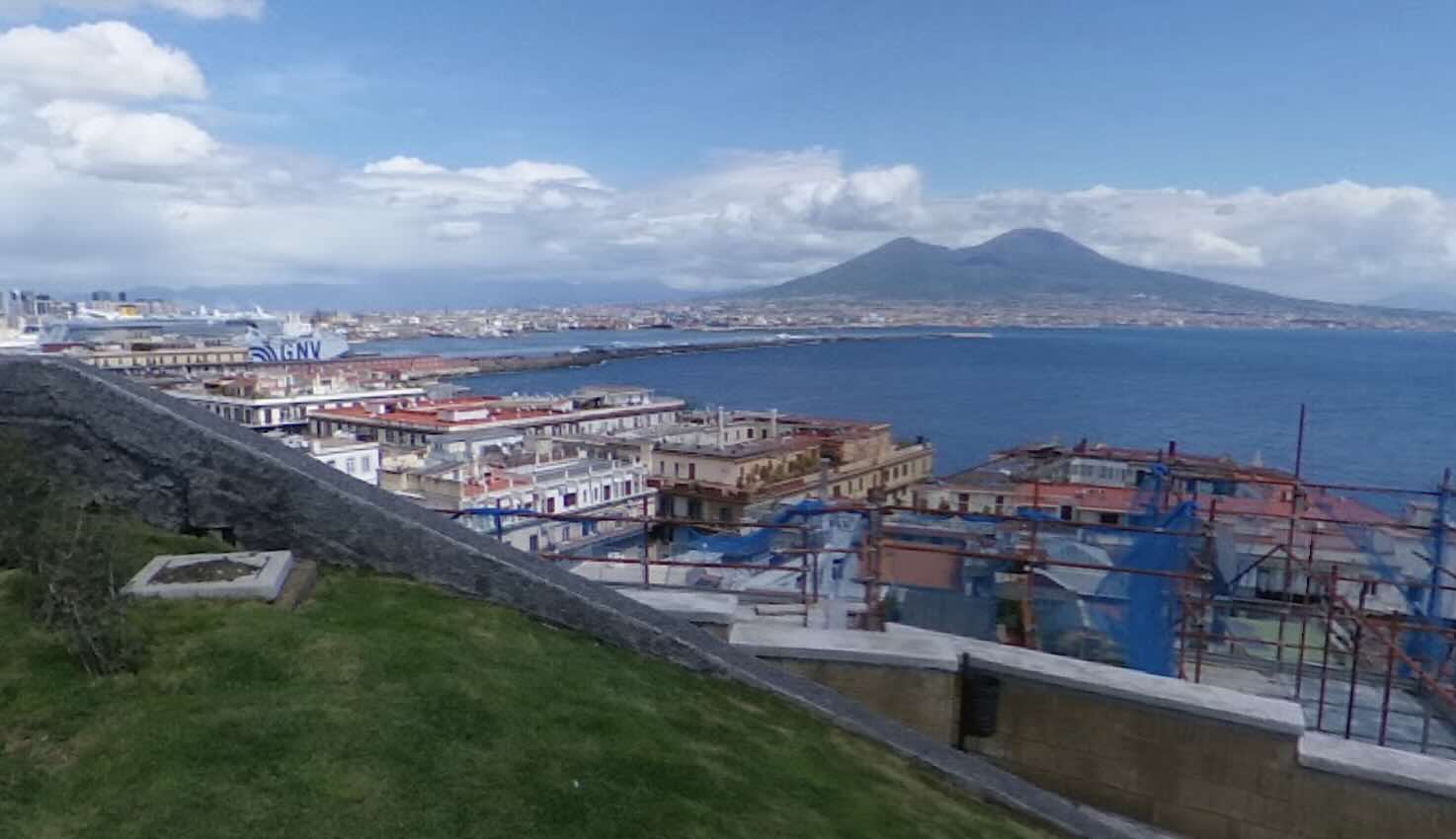 Napoli, precipita dal Belvedere del Monte Echia per un selfie: 20enne ...