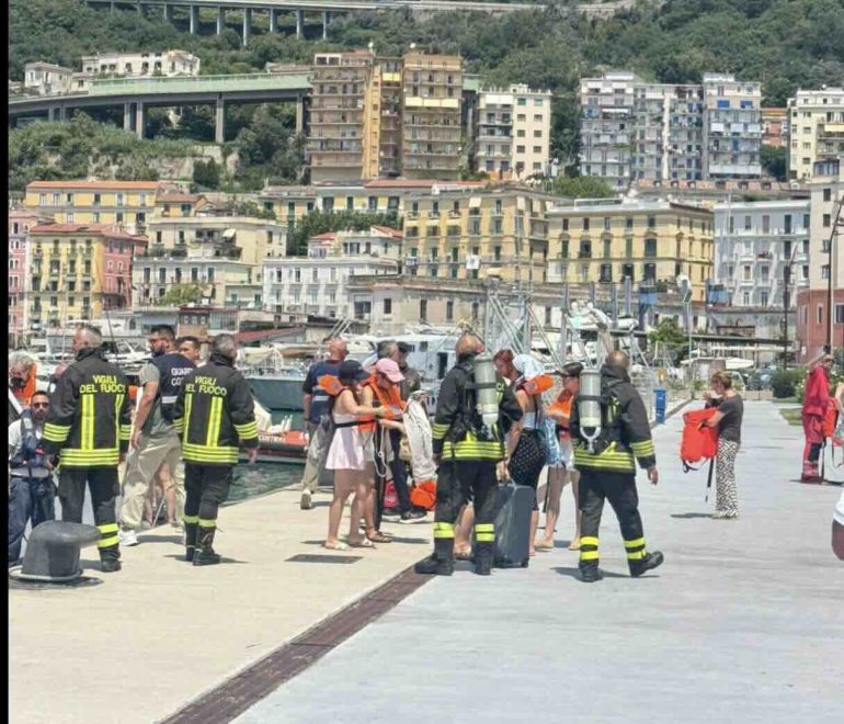 Salerno: Fire on a ferry at Manfredi Pier: Pregnant woman poisoned