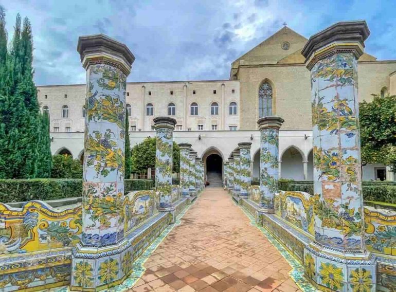 Santa Chiara torna a splendere: restituito alla città il chiostro ...