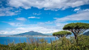 Sole e temperature fino a 30 gradi: estate protagonista su Napoli e ...